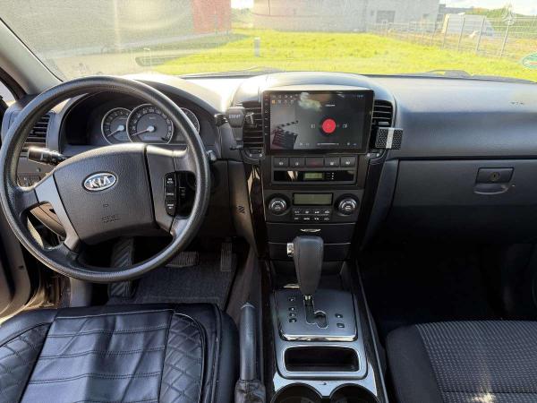 Black Kia Sorento 2007 in Vilnius, with an engine capacity of 2.50 L and mileage of 222 thousand km for 3000 €, photo 8 on AUTOMOTO.COM.LV