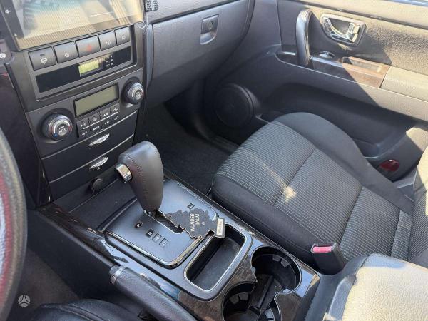 Black Kia Sorento 2007 in Vilnius, with an engine capacity of 2.50 L and mileage of 222 thousand km for 3000 €, photo 10 on AUTOMOTO.COM.LV