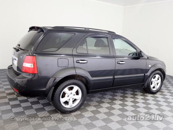 Black Kia Sorento 2007 in Tallinn, with an engine capacity of 2.50 L and mileage of 255 thousand km for 2699 €, photo 4 on AUTOMOTO.COM.LV