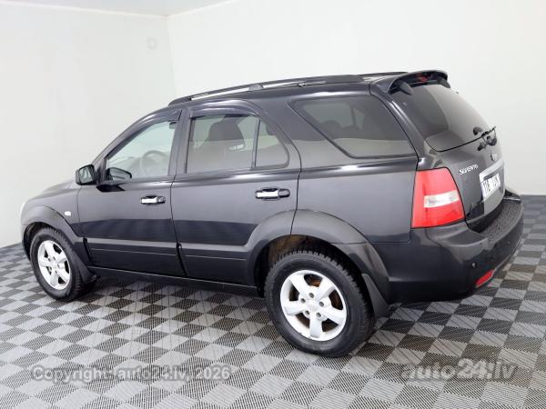 Black Kia Sorento 2007 in Tallinn, with an engine capacity of 2.50 L and mileage of 255 thousand km for 2699 €, photo 5 on AUTOMOTO.COM.LV