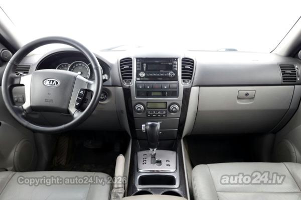 Black Kia Sorento 2007 in Tallinn, with an engine capacity of 2.50 L and mileage of 255 thousand km for 2699 €, photo 6 on AUTOMOTO.COM.LV