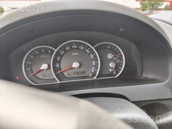 Black Kia Sorento 2007 in Daugavpils, with an engine capacity of 2.50 L and mileage of 277 thousand km for 2900 €, photo 8 on AUTOMOTO.COM.LV