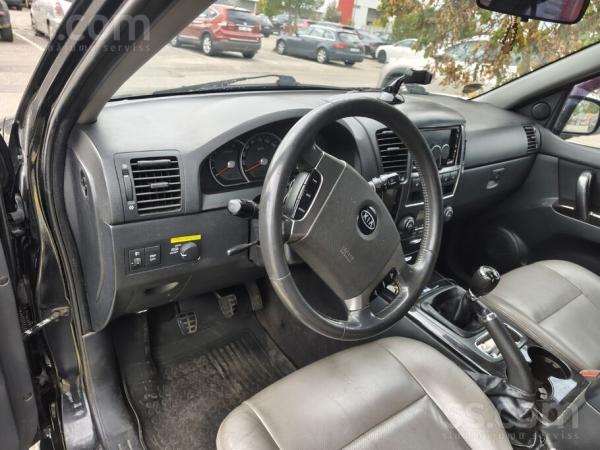 Black Kia Sorento 2007 in Daugavpils, with an engine capacity of 2.50 L and mileage of 277 thousand km for 2900 €, photo 11 on AUTOMOTO.COM.LV