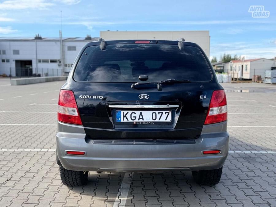 Black Kia Sorento 2007 in Kaunas, with an engine capacity of 2.50 L and mileage of 240 thousand km for 2150 €, photo 7 on AUTOMOTO.COM.LV