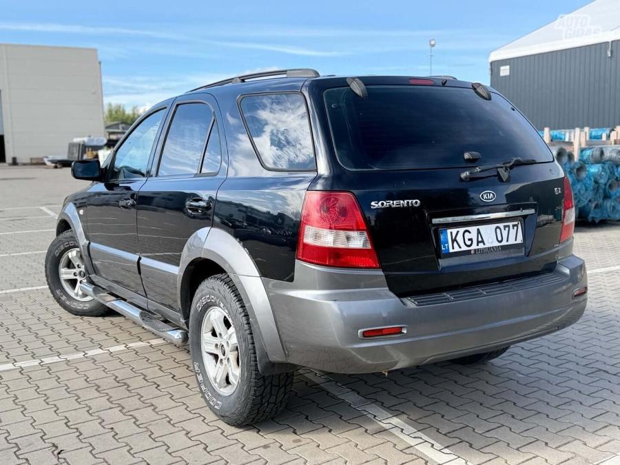 Black Kia Sorento 2007 in Kaunas, with an engine capacity of 2.50 L and mileage of 240 thousand km for 2150 €, photo 11 on AUTOMOTO.COM.LV