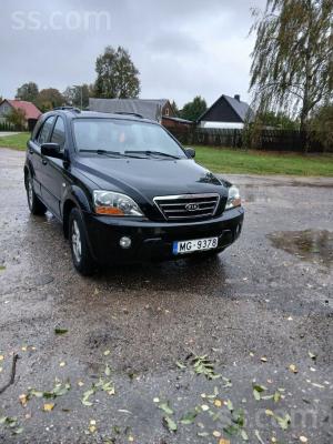 Melns Kia Sorento 2007 Kuldīga, ar dzinēja tilpumu 2.50 L un nobraukumu 321 tūkst. km par 1780 €, foto  vietnē AUTOMOTO.COM.LV