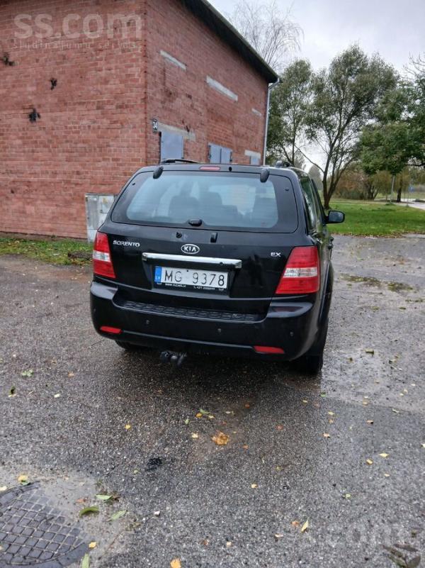 Black Kia Sorento 2007 in Kuldiga, with an engine capacity of 2.50 L and mileage of 321 thousand km for 1780 €, photo 8 on AUTOMOTO.COM.LV