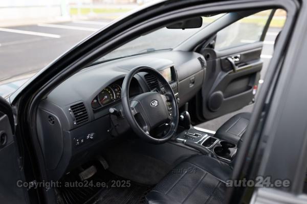Black Kia Sorento 2008 in Tallinn, with an engine capacity of 2.50 L and mileage of 240 thousand km for 3699 €, photo 11 on AUTOMOTO.COM.LV