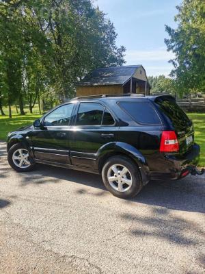 Black Kia Sorento 2008 in Dobele, with an engine capacity of 2.50 L and mileage of 293 thousand km for 4000 €, photo 2 on AUTOMOTO.COM.LV