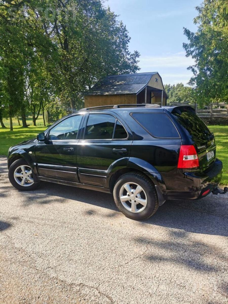 Black Kia Sorento 2008 in Dobele, with an engine capacity of 2.50 L and mileage of 293 thousand km for 4000 €, photo 2 on AUTOMOTO.COM.LV