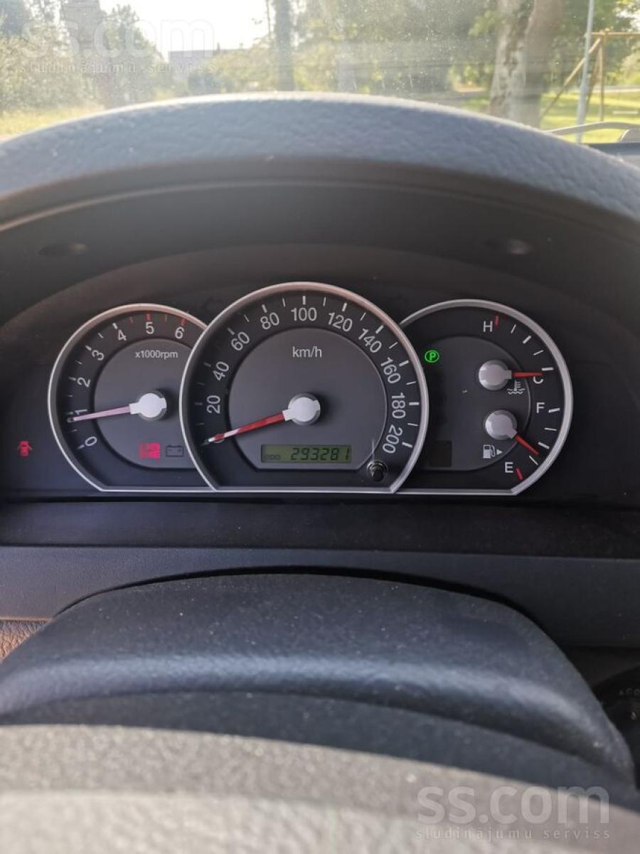 Black Kia Sorento 2008 in Dobele, with an engine capacity of 2.50 L and mileage of 293 thousand km for 4000 €, photo 8 on AUTOMOTO.COM.LV