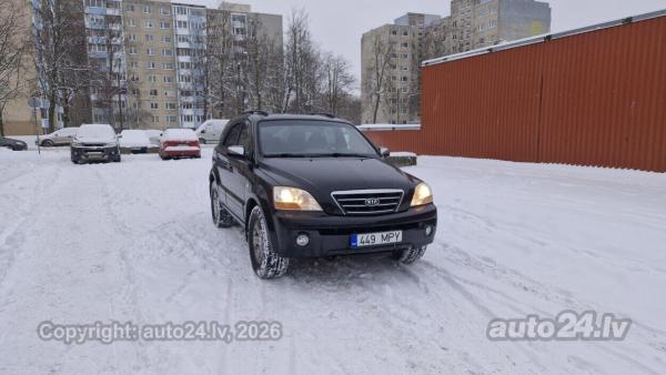 Black Kia Sorento 2008 in Tallinn, with an engine capacity of 2.50 L and mileage of 231 thousand km for 3200 €, photo 1 on AUTOMOTO.COM.LV