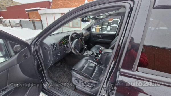 Black Kia Sorento 2008 in Tallinn, with an engine capacity of 2.50 L and mileage of 231 thousand km for 3200 €, photo 5 on AUTOMOTO.COM.LV