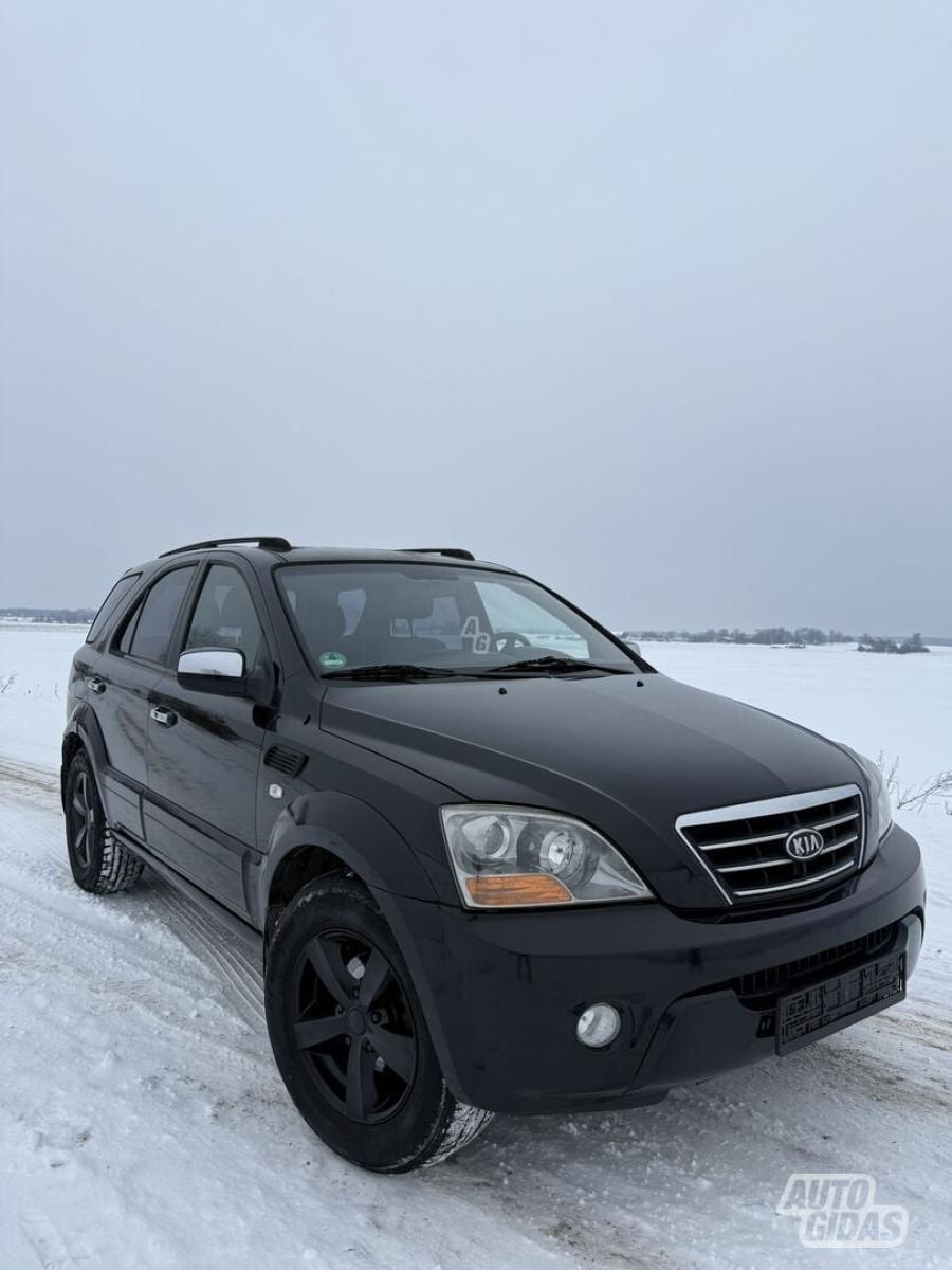 Black Kia Sorento 2008 in Prienai, with an engine capacity of 2.50 L and mileage of 188 thousand km for 2950 €, photo 5 on AUTOMOTO.COM.LV
