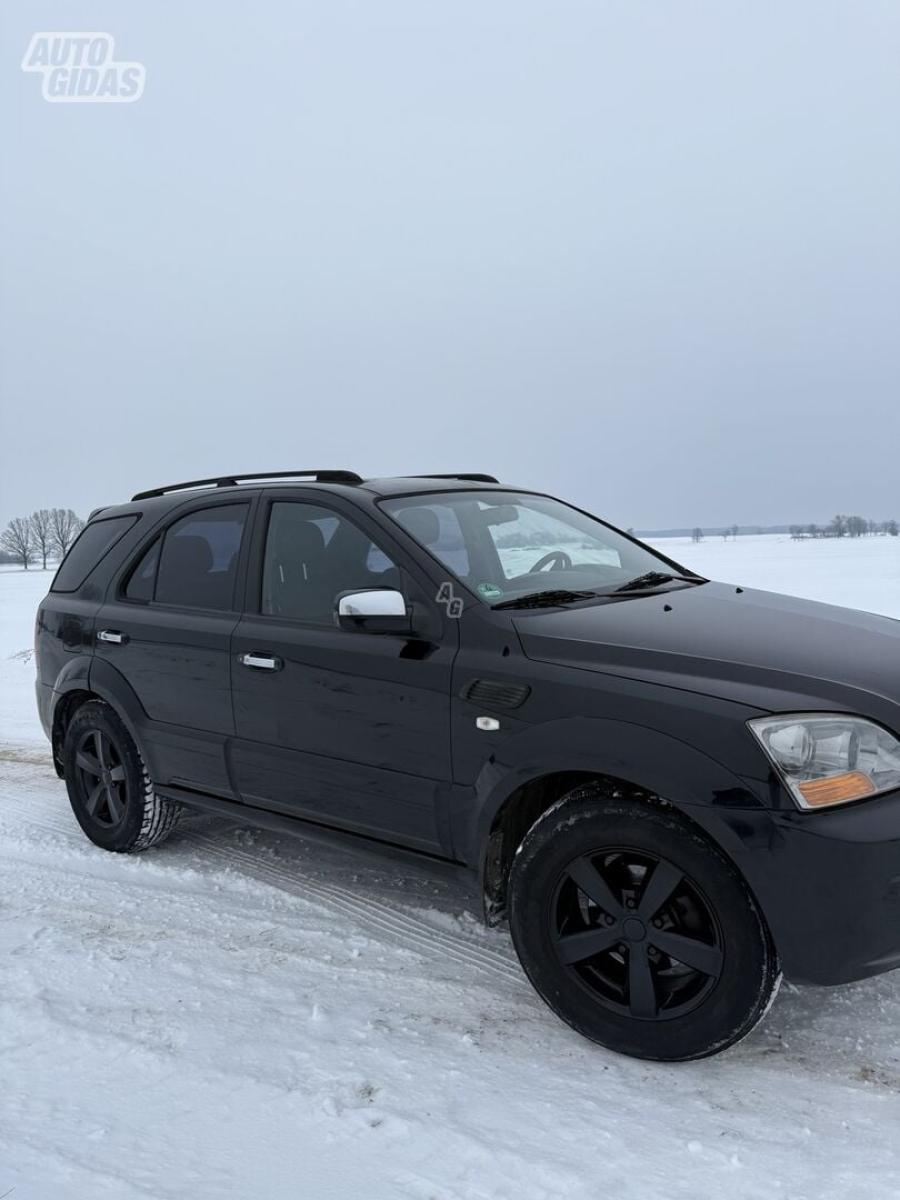 Black Kia Sorento 2008 in Prienai, with an engine capacity of 2.50 L and mileage of 188 thousand km for 2950 €, photo 6 on AUTOMOTO.COM.LV