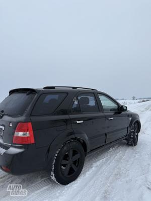 Black Kia Sorento 2008 in Prienai, with an engine capacity of 2.50 L and mileage of 188 thousand km for 2950 €, photo 7 on AUTOMOTO.COM.LV