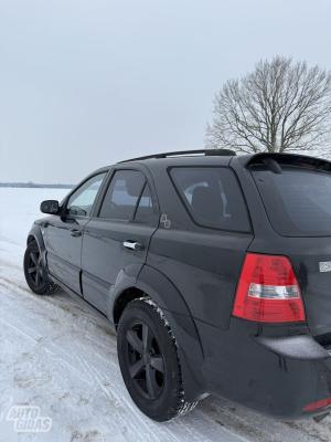 Black Kia Sorento 2008 in Prienai, with an engine capacity of 2.50 L and mileage of 188 thousand km for 2950 €, photo 8 on AUTOMOTO.COM.LV