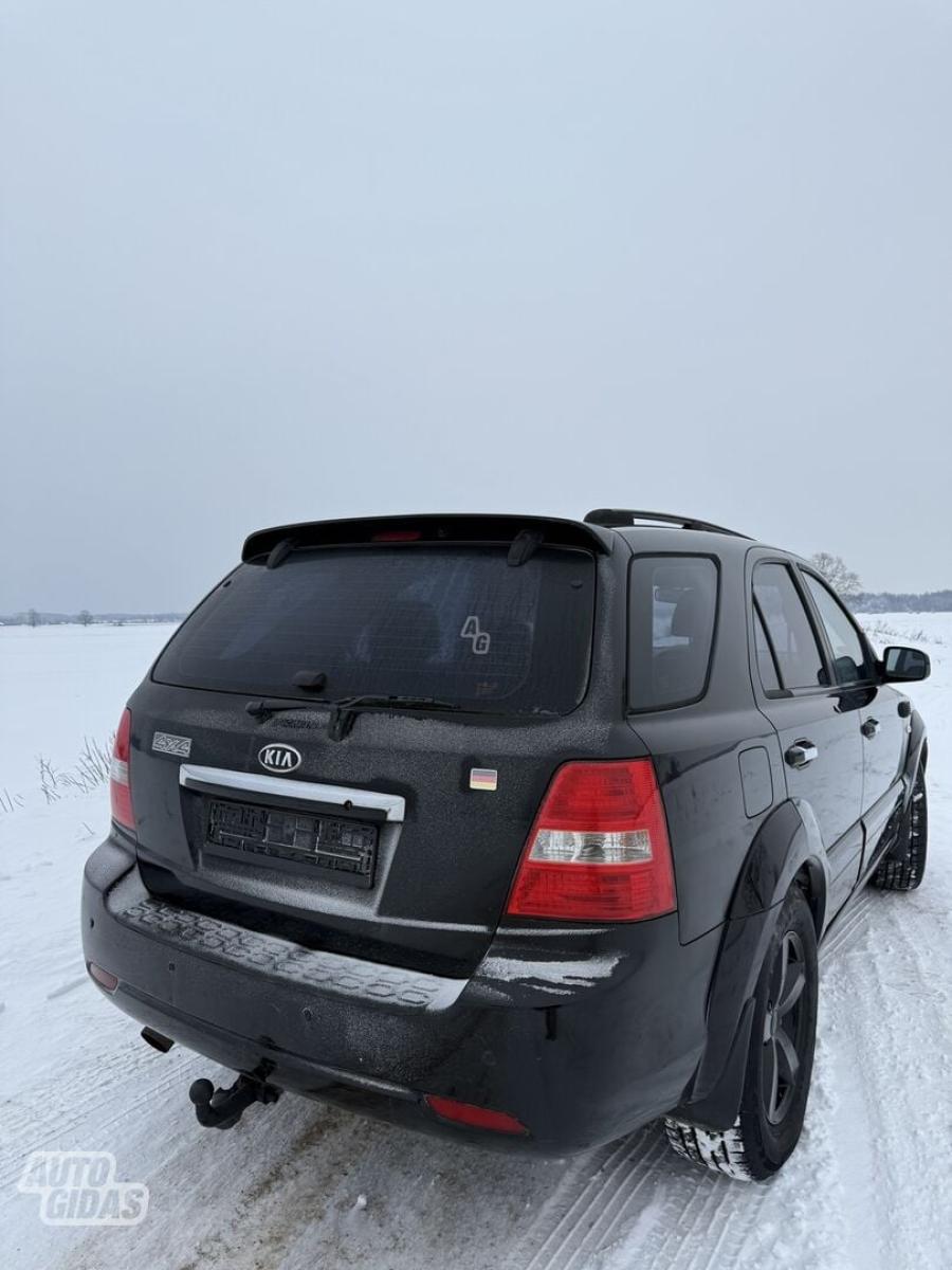 Black Kia Sorento 2008 in Prienai, with an engine capacity of 2.50 L and mileage of 188 thousand km for 2950 €, photo 10 on AUTOMOTO.COM.LV