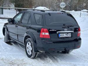 Black Kia Sorento 2008 in Ukmerge, with an engine capacity of 2.50 L and mileage of 303 thousand km for 3650 €, photo 3 on AUTOMOTO.COM.LV