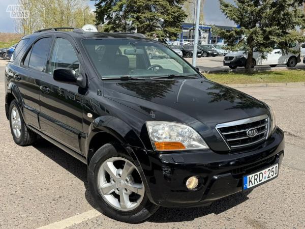 Black Kia Sorento 2008 in Kaunas, with an engine capacity of 2.50 L and mileage of 374 thousand km for 2300 €, photo 1 on AUTOMOTO.COM.LV