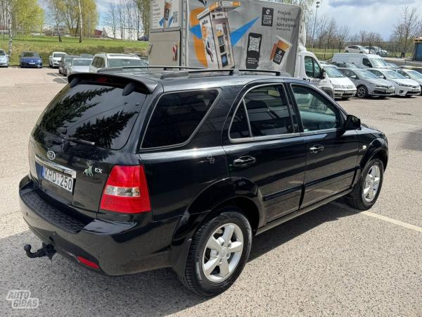 Black Kia Sorento 2008 in Kaunas, with an engine capacity of 2.50 L and mileage of 374 thousand km for 2300 €, photo 8 on AUTOMOTO.COM.LV