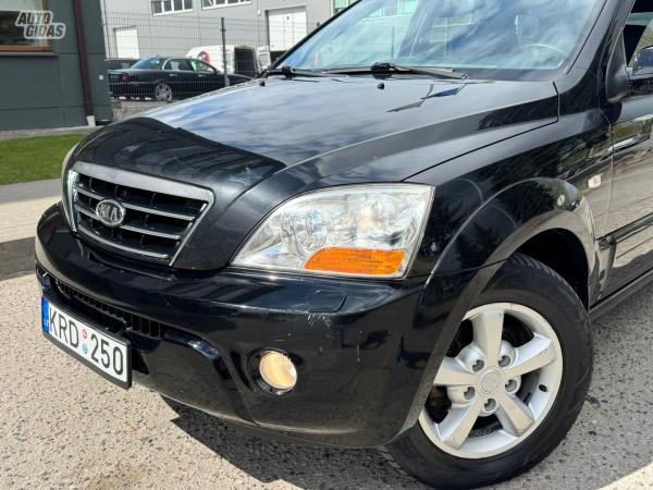 Black Kia Sorento 2008 in Kaunas, with an engine capacity of 2.50 L and mileage of 374 thousand km for 2300 €, photo 10 on AUTOMOTO.COM.LV