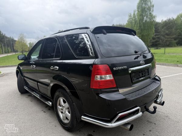 Black Kia Sorento 2008 in Prienai, with an engine capacity of 2.50 L and mileage of 292 thousand km for 3800 €, photo 5 on AUTOMOTO.COM.LV