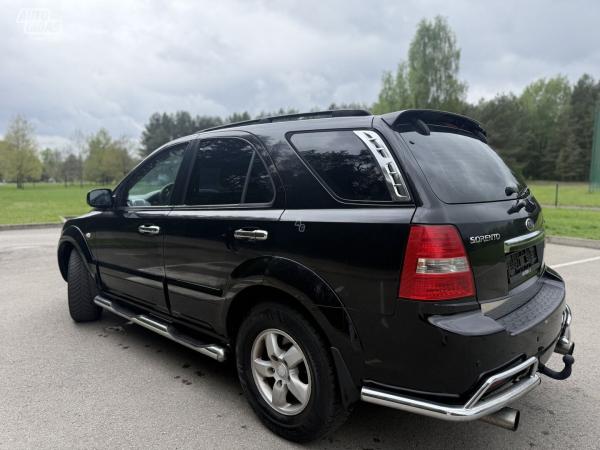 Black Kia Sorento 2008 in Prienai, with an engine capacity of 2.50 L and mileage of 292 thousand km for 3800 €, photo 4 on AUTOMOTO.COM.LV