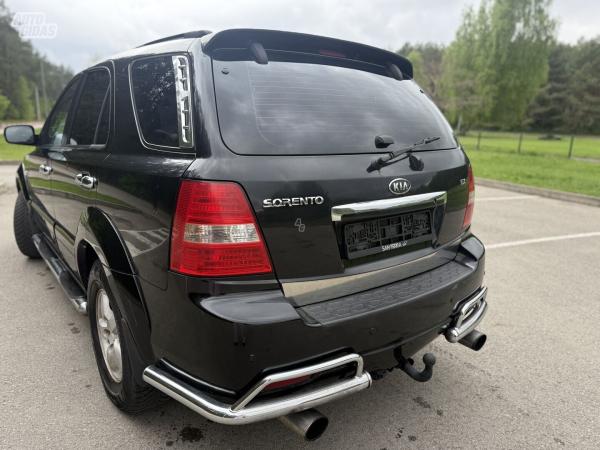 Black Kia Sorento 2008 in Prienai, with an engine capacity of 2.50 L and mileage of 292 thousand km for 3800 €, photo 9 on AUTOMOTO.COM.LV