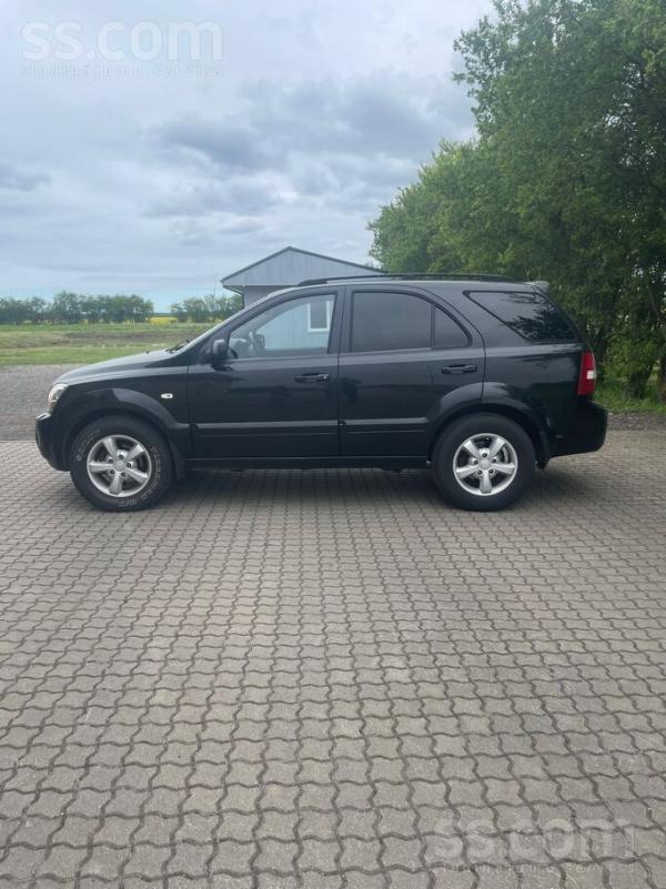 Melns Kia Sorento 2008 Tukums, ar dzinēja tilpumu 2.50 L un nobraukumu 0 tūkst. km par 2950 €, foto 2 vietnē AUTOMOTO.COM.LV