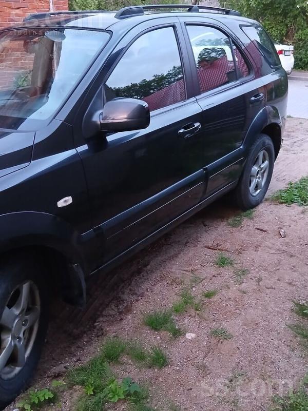 Black Kia Sorento 2008 in Kuldiga, with an engine capacity of 2.50 L and mileage of 319 thousand km for 2760 €, photo 3 on AUTOMOTO.COM.LV