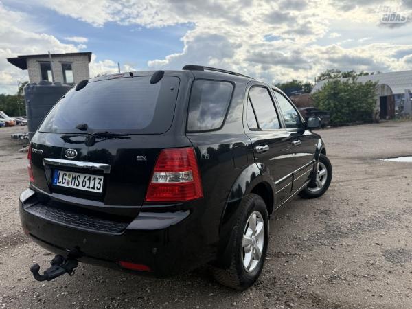 Black Kia Sorento 2008 in Prienai, with an engine capacity of 2.50 L and mileage of 211 thousand km for 3500 €, photo 7 on AUTOMOTO.COM.LV