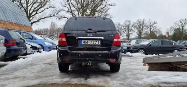 Melns Kia Sorento 2008 Valmiera, ar dzinēja tilpumu 2.50 L un nobraukumu 288 tūkst. km par 1800 €, foto 4 vietnē AUTOMOTO.COM.LV