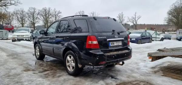 Melns Kia Sorento 2008 Valmiera, ar dzinēja tilpumu 2.50 L un nobraukumu 288 tūkst. km par 1800 €, foto 5 vietnē AUTOMOTO.COM.LV
