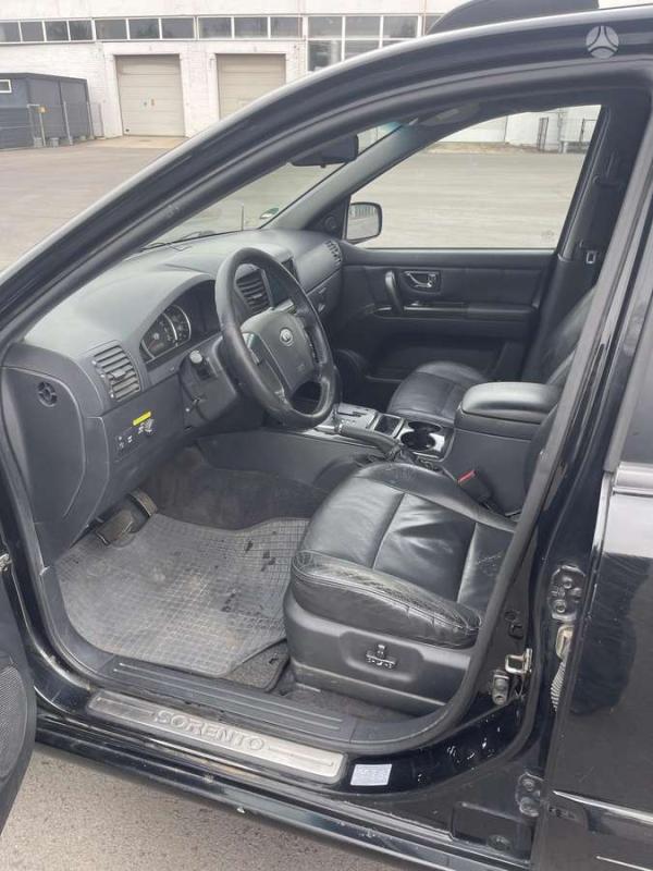 Melns Kia Sorento 2008 Marijampole, ar dzinēja tilpumu 2.50 L un nobraukumu 270 tūkst. km par 2800 €, foto 9 vietnē AUTOMOTO.COM.LV
