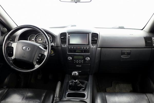 Black Kia Sorento 2008 in Tallinn, with an engine capacity of 2.50 L and mileage of 238 thousand km for 899 €, photo 5 on AUTOMOTO.COM.LV