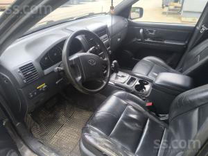 Black Kia Sorento 2008 in Dobele, with an engine capacity of 2.50 L and mileage of 277 thousand km for 2700 €, photo 5 on AUTOMOTO.COM.LV