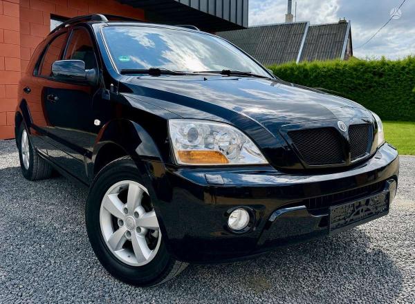 Black Kia Sorento 2008 in Marijampole, with an engine capacity of 2.50 L and mileage of 259 thousand km for 4100 €, photo 2 on AUTOMOTO.COM.LV