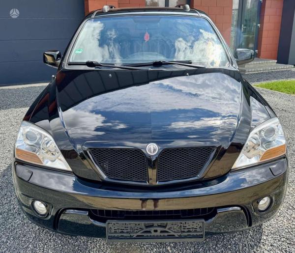 Black Kia Sorento 2008 in Marijampole, with an engine capacity of 2.50 L and mileage of 259 thousand km for 4100 €, photo 6 on AUTOMOTO.COM.LV