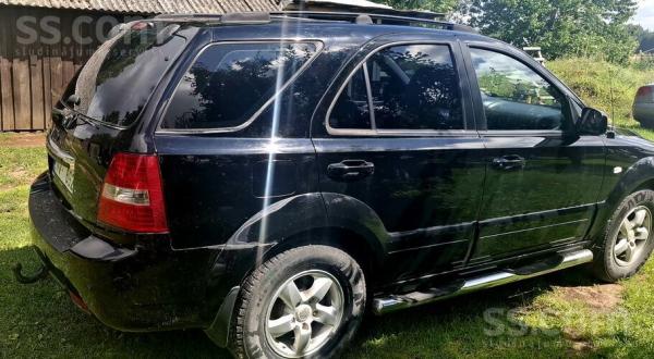 Black Kia Sorento 2008 in Kuldiga, with an engine capacity of 2.50 L and mileage of 253 thousand km for 3200 €, photo 4 on AUTOMOTO.COM.LV