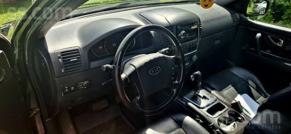 Black Kia Sorento 2008 in Kuldiga, with an engine capacity of 2.50 L and mileage of 253 thousand km for 3200 €, photo 8 on AUTOMOTO.COM.LV