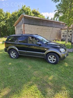Black Kia Sorento 2008 in Rezekne, with an engine capacity of 2.50 L and mileage of 270 thousand km for 1200 €, photo  on AUTOMOTO.COM.LV
