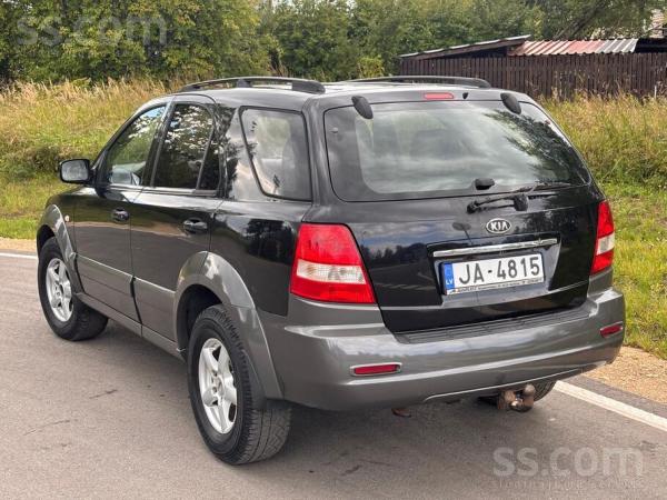 Kia Sorento 2008 in Riga on AUTOMOTO.COM.LV Black Kia Sorento 2008 in Riga, with an engine capacity of 2.50 L and mileage of 271 thousand km for 2500 €, photo 7 on AUTOMOTO.COM.LV