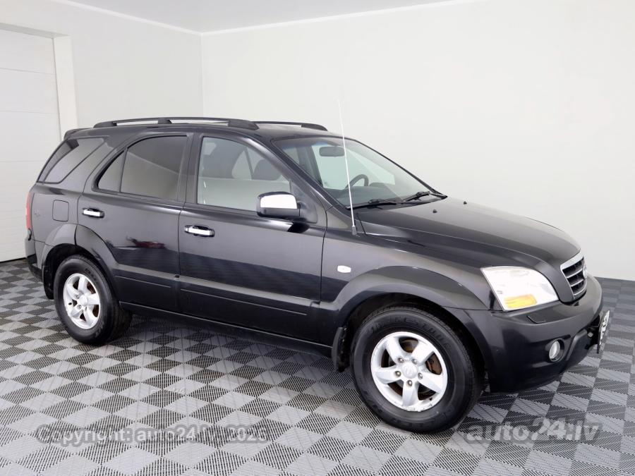 Black Kia Sorento 2008 in Tallinn, with an engine capacity of 2.50 L and mileage of 339 thousand km for 1899 €, photo 1 on AUTOMOTO.COM.LV