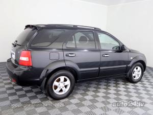Black Kia Sorento 2008 in Tallinn, with an engine capacity of 2.50 L and mileage of 339 thousand km for 1899 €, photo 4 on AUTOMOTO.COM.LV