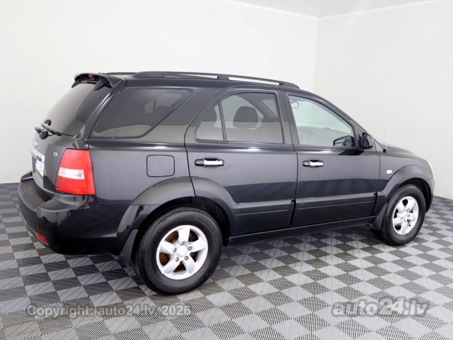 Black Kia Sorento 2008 in Tallinn, with an engine capacity of 2.50 L and mileage of 339 thousand km for 1899 €, photo 4 on AUTOMOTO.COM.LV