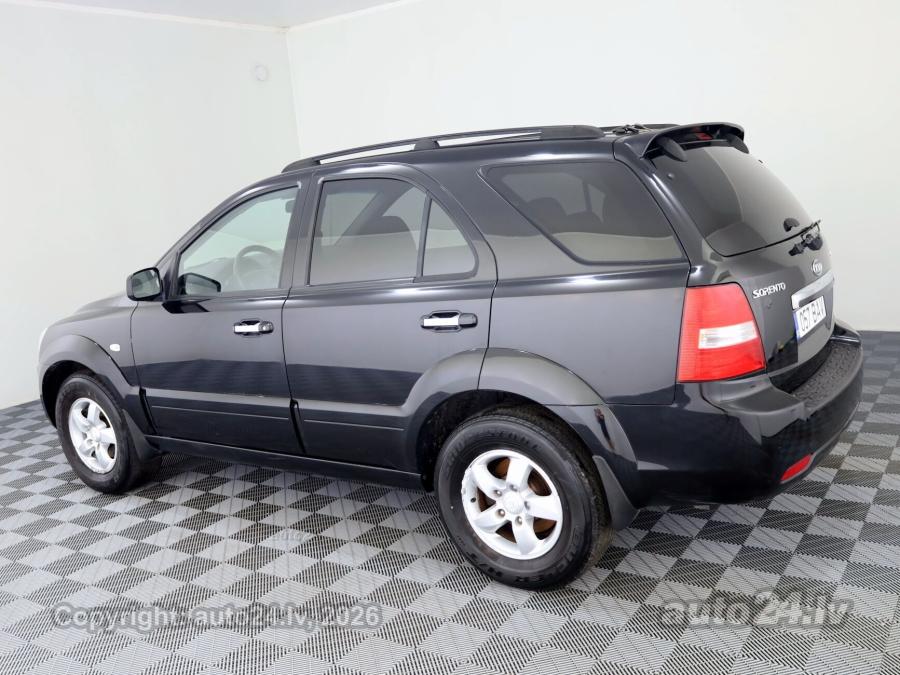Black Kia Sorento 2008 in Tallinn, with an engine capacity of 2.50 L and mileage of 339 thousand km for 1899 €, photo 5 on AUTOMOTO.COM.LV