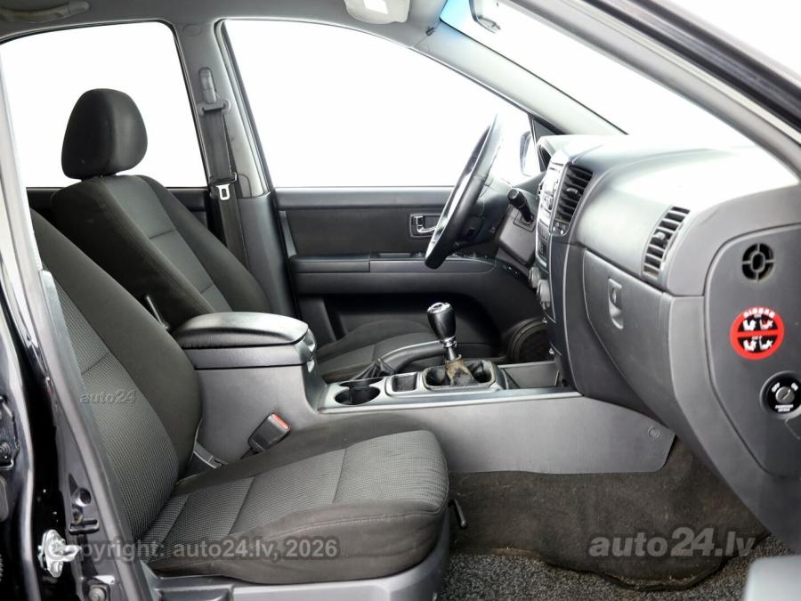 Black Kia Sorento 2008 in Tallinn, with an engine capacity of 2.50 L and mileage of 339 thousand km for 1899 €, photo 7 on AUTOMOTO.COM.LV
