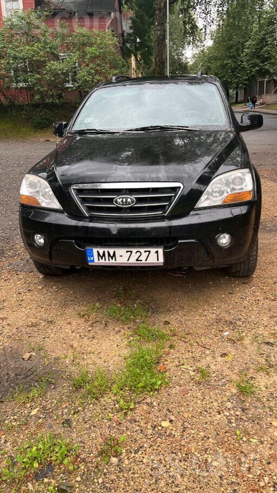Black Kia Sorento 2008 in Riga, with an engine capacity of 2.50 L and mileage of 338 thousand km for 2300 €, photo 1 on AUTOMOTO.COM.LV