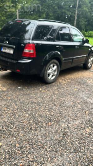 Black Kia Sorento 2008 in Riga, with an engine capacity of 2.50 L and mileage of 338 thousand km for 2300 €, photo 4 on AUTOMOTO.COM.LV